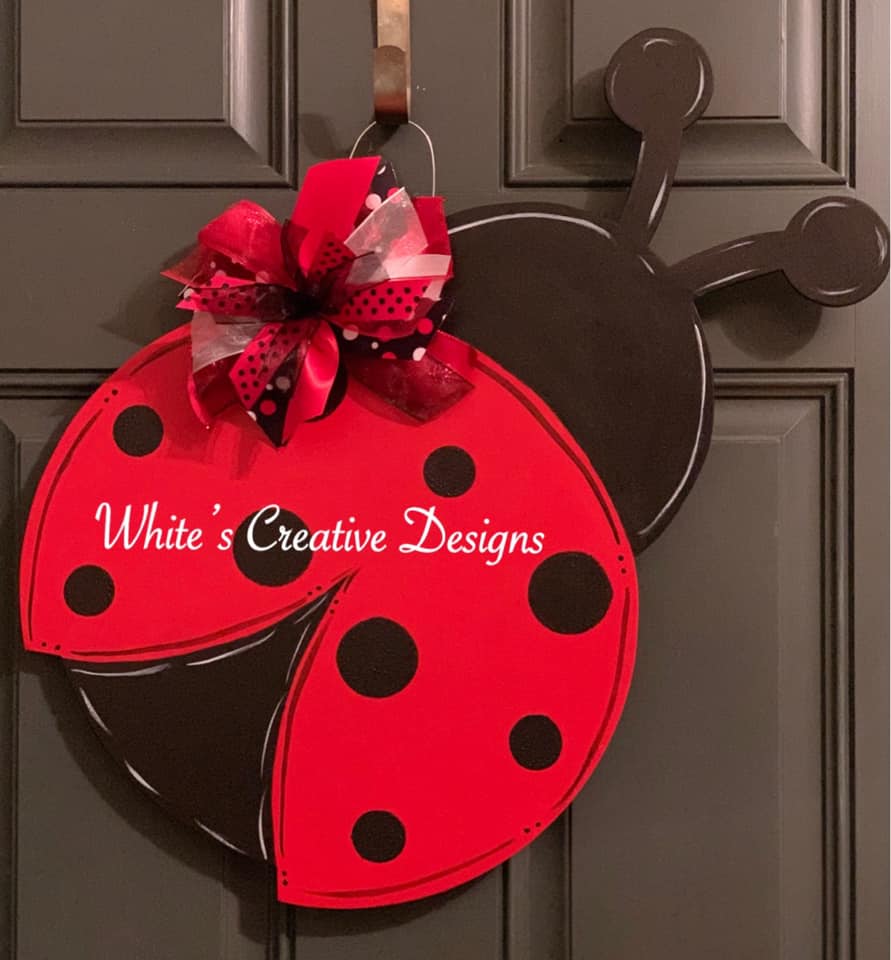 Ladybug Door Hanger (Y027) – White's Creative Designs